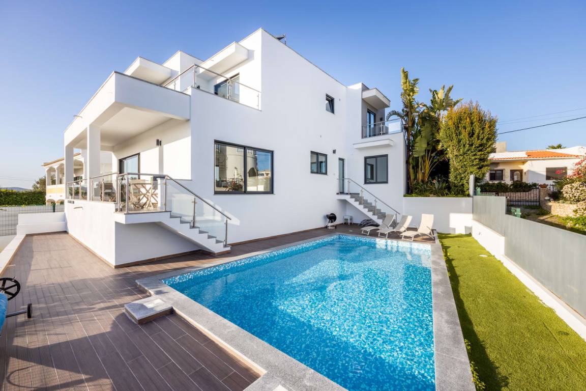 200 M² Villa ∙ 4 Slaapkamers ∙ 8 Gasten - Portimão
