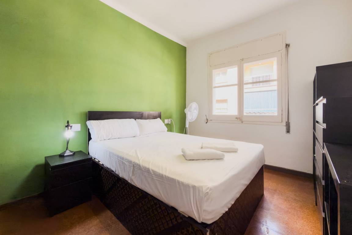 60 M² Lägenhet ∙ 3 Sovrum ∙ 3 Gäster - Barcelona