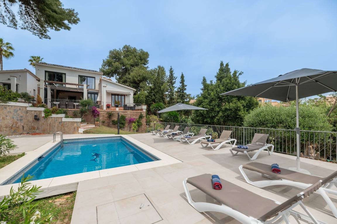 200 M² Villa ∙ 4 Bedrooms ∙ 8 Guests - Sitio de Calahonda