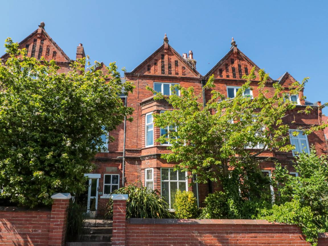 Cottage ∙ 7 Bedrooms ∙ 15 Guests - Scarborough