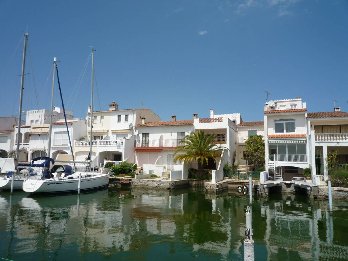 80 M² House ∙ 2 Bedrooms ∙ 4 Guests - Empuriabrava