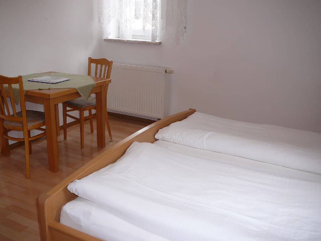 75 M² Ferienwohnung ∙ 2 Schlafzimmer ∙ 5 Gäste - Neualbenreuth