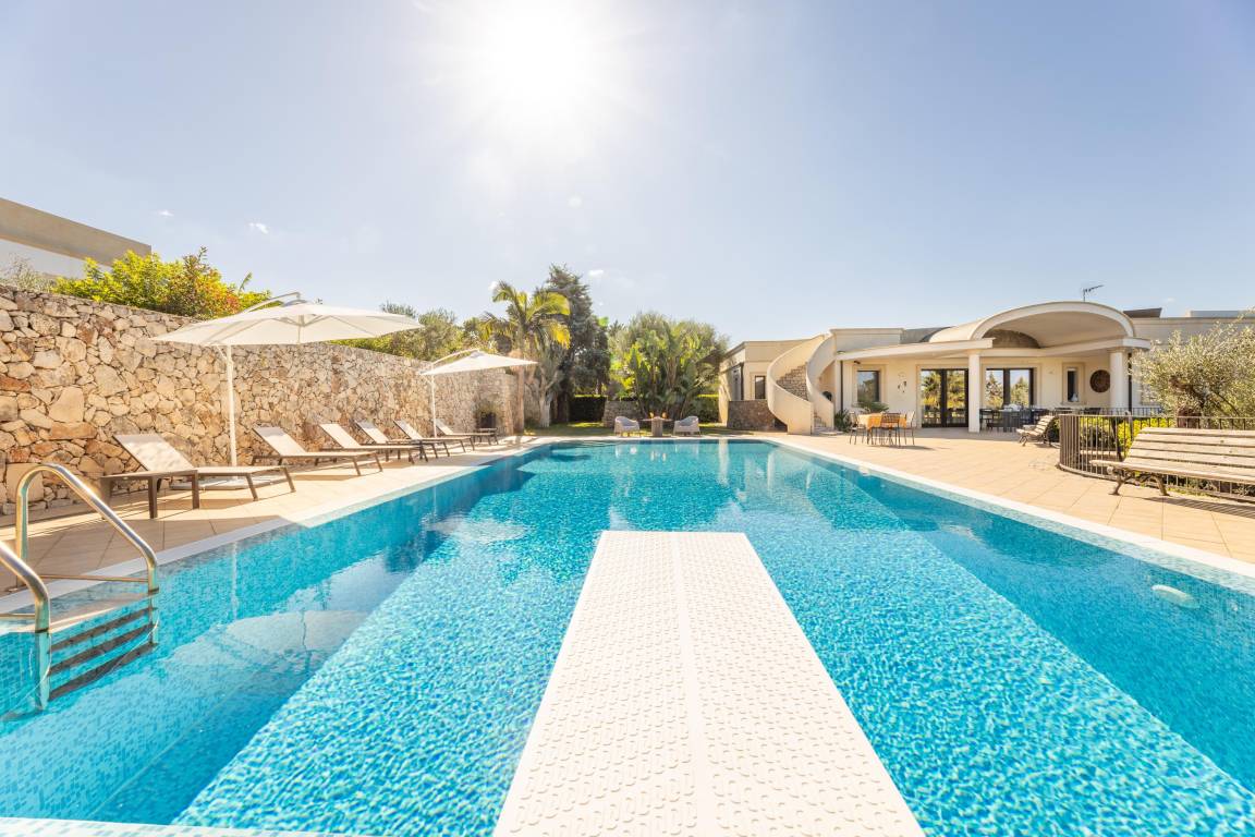 300 M² Villa ∙ 5 Slaapkamers ∙ 8 Gasten - Casarano