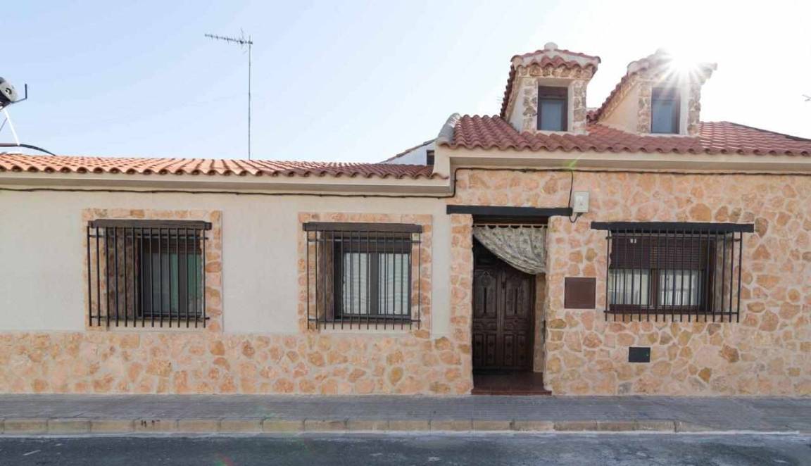 350 M² Casa ∙ 6 Quartos ∙ 16 Hóspedes - Tomelloso