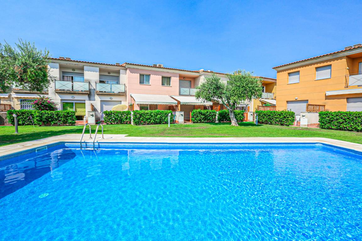 75 M² House ∙ 2 Bedrooms ∙ 6 Guests - Reus