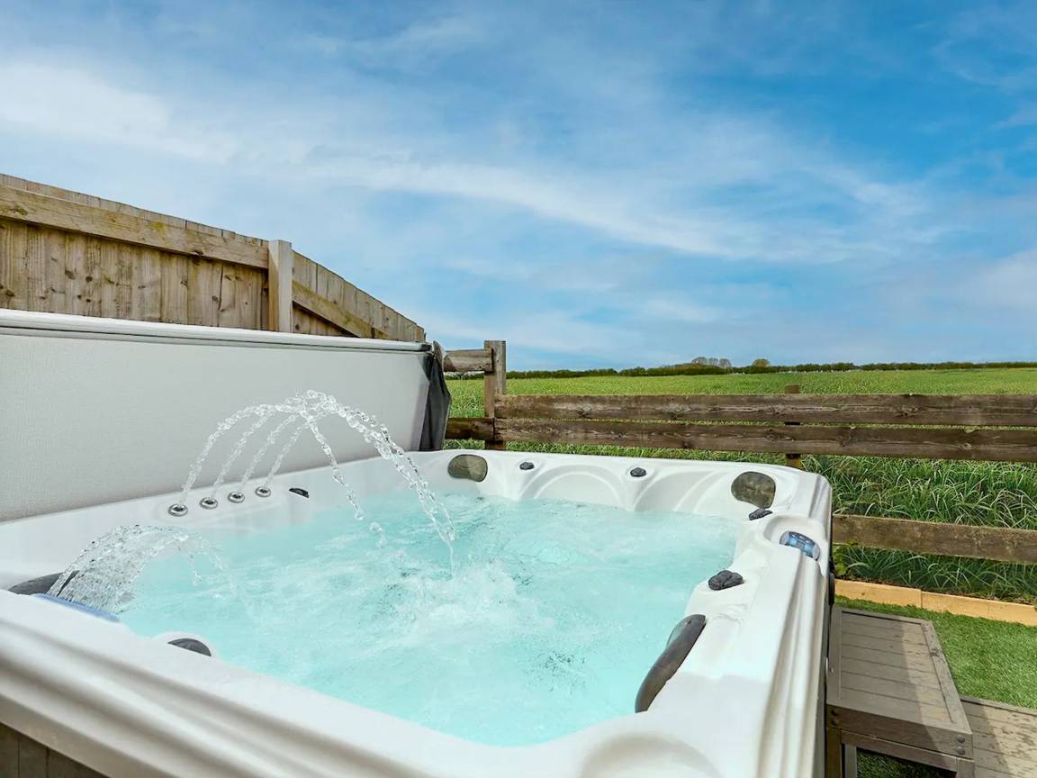 Cottage ∙ 2 Bedrooms ∙ 4 Guests - Lincoln