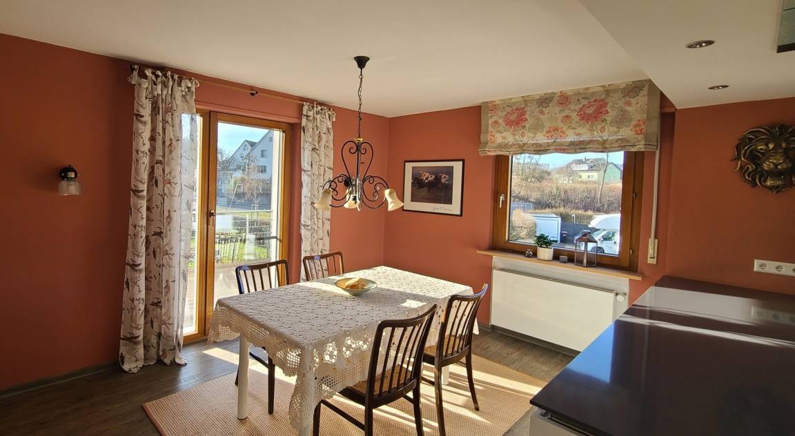 95 M² Ferienwohnung ∙ 2 Schlafzimmer ∙ 4 Gäste - Reutlingen