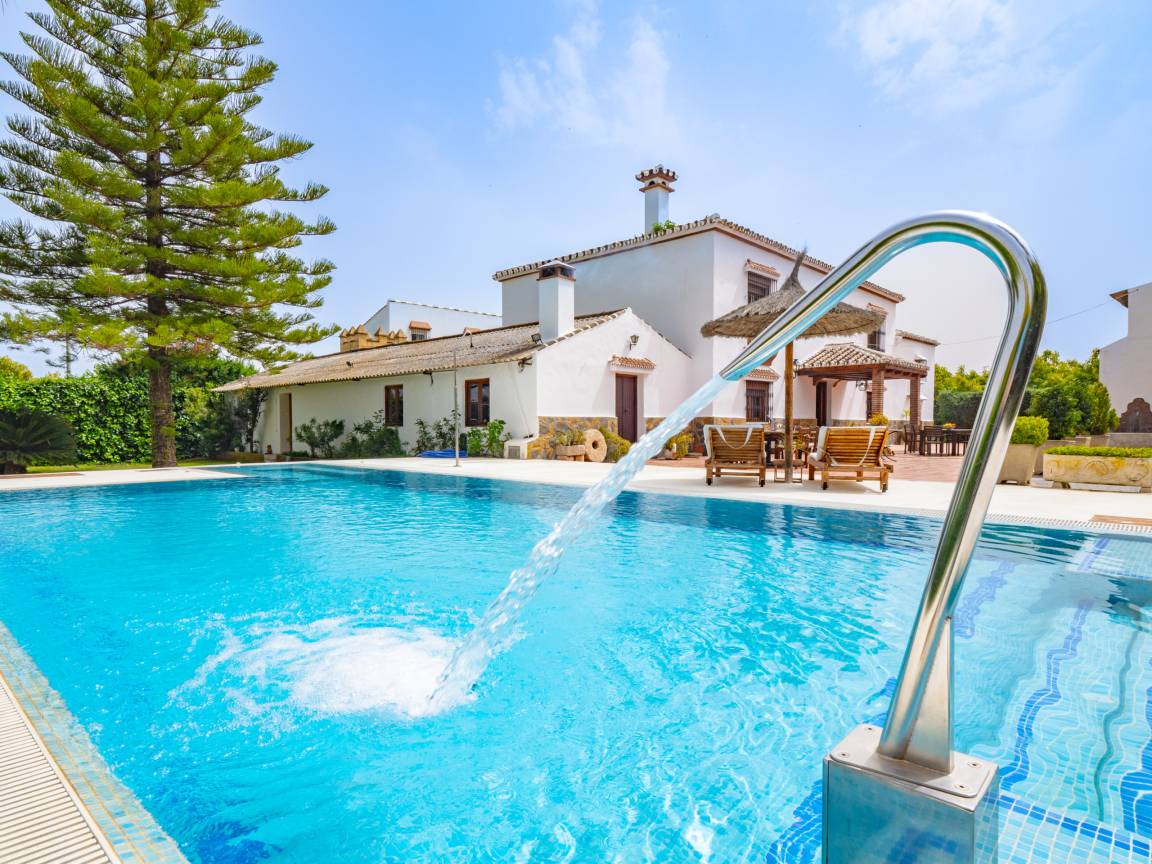 240 M² Casa Rural ∙ 5 Habitaciones ∙ 10 Huéspedes - Coín