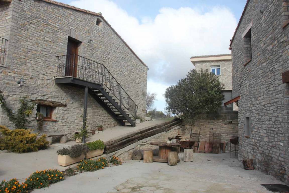 70 M² House ∙ 2 Bedrooms ∙ 6 Guests - Calaf
