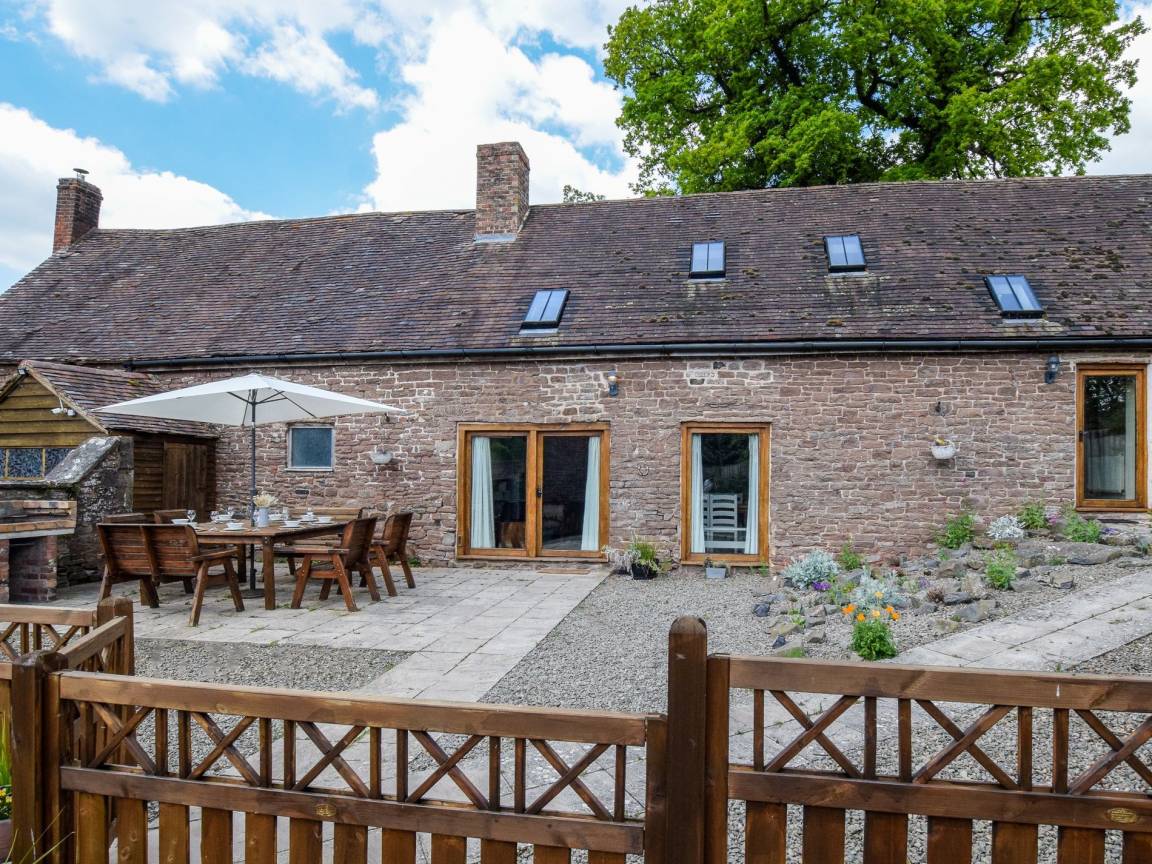 Cottage ∙ 5 Bedrooms ∙ 8 Guests - Herefordshire