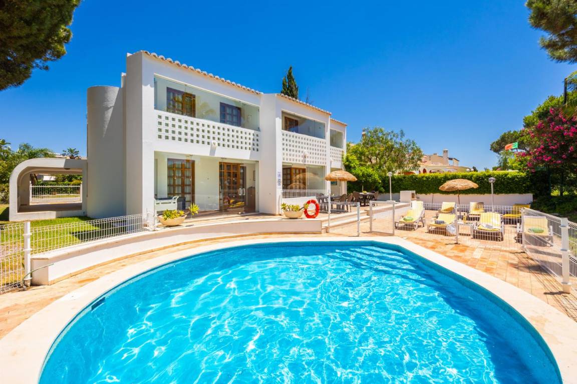 215 M² Villa ∙ 4 Bedrooms ∙ 9 Guests - Quarteira