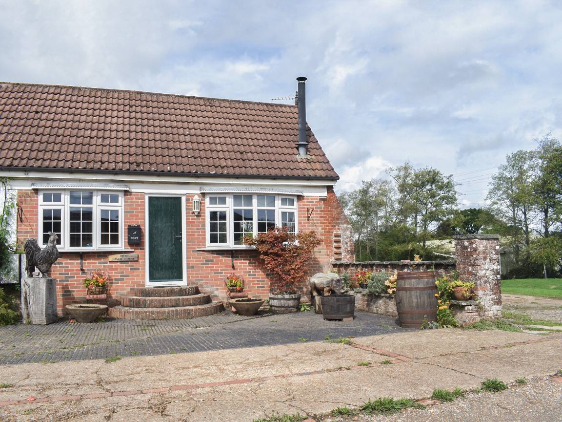 Cottage ∙ 2 Bedrooms ∙ 4 Guests - Portsmouth