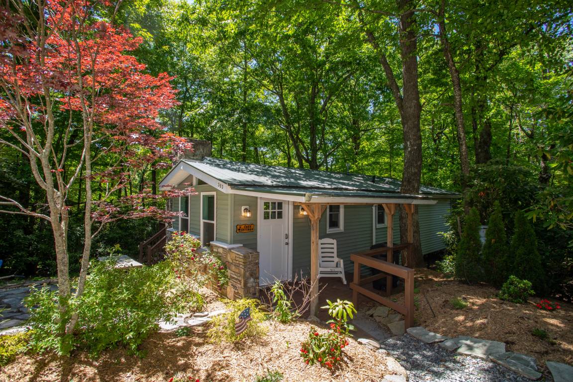 House ∙ 2 Bedrooms ∙ 7 Guests - Appalachian State University, Boone