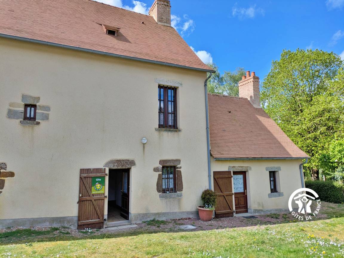 72 M² Cottage ∙ 3 Bedrooms ∙ 6 Guests - Évron