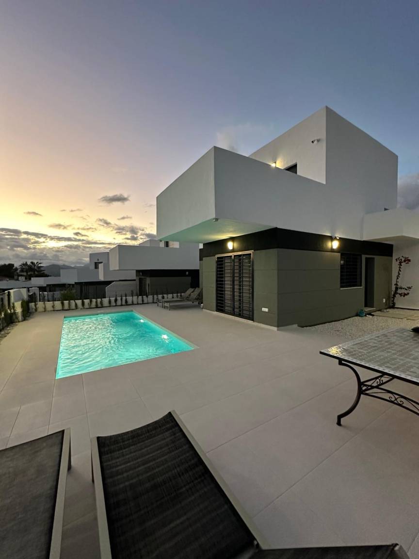 150 M² Villa ∙ 3 Chambres ∙ 8 Personnes - Alicante