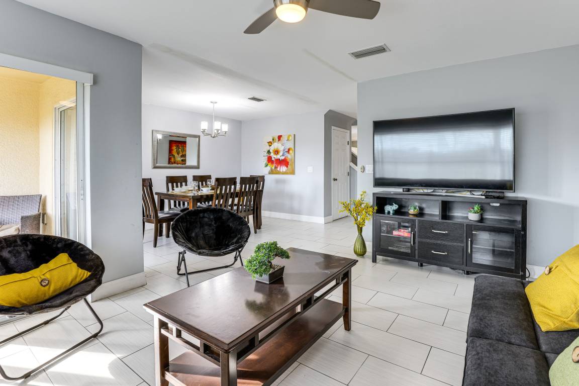 155 M² Apartment ∙ 3 Bedrooms ∙ 14 Guests - Kissimmee, FL