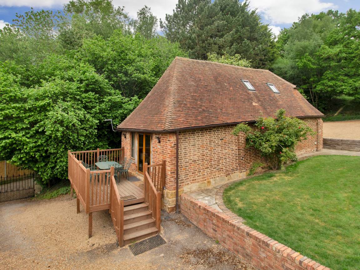 93 M² House ∙ 2 Bedrooms ∙ 4 Guests - Tonbridge