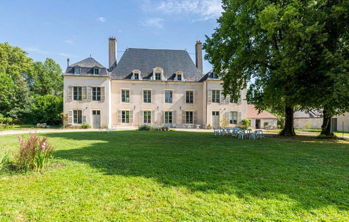 500 M² Maison De Vacances ∙ 7 Chambres ∙ 15 Personnes - Bourges