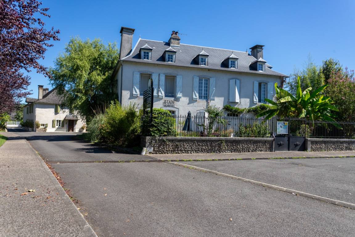 110 M² Maison De Vacances ∙ 4 Chambres ∙ 12 Personnes - Pays basque français