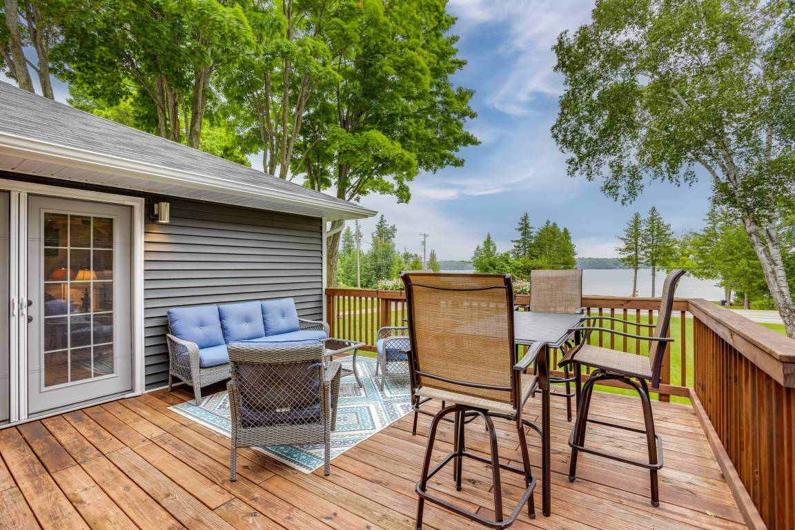 148 M² House ∙ 3 Bedrooms ∙ 6 Guests - Shell Lake, Maple City