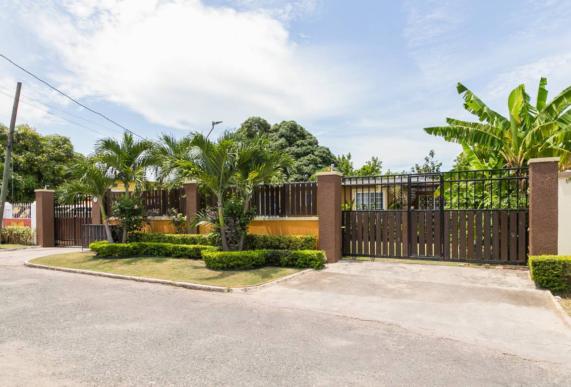 55 M² House ∙ 2 Bedrooms ∙ 4 Guests - Kingston