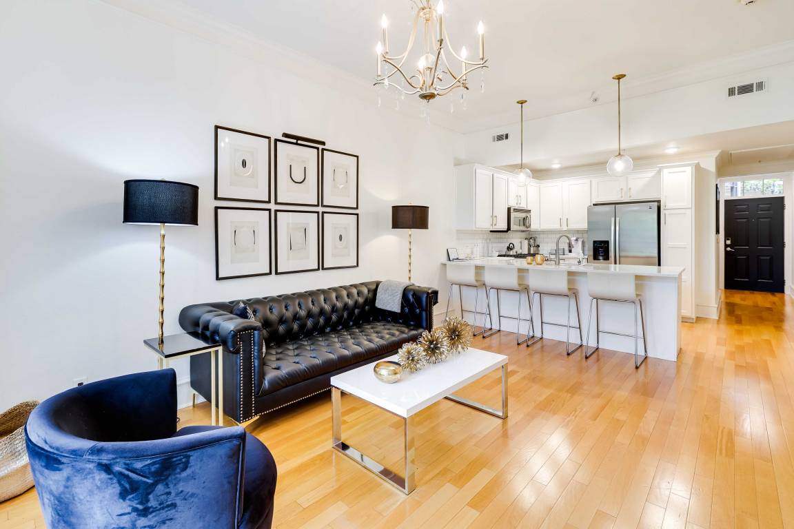 92 M² Apartment ∙ 2 Bedrooms ∙ 4 Guests - Fayetteville, AR