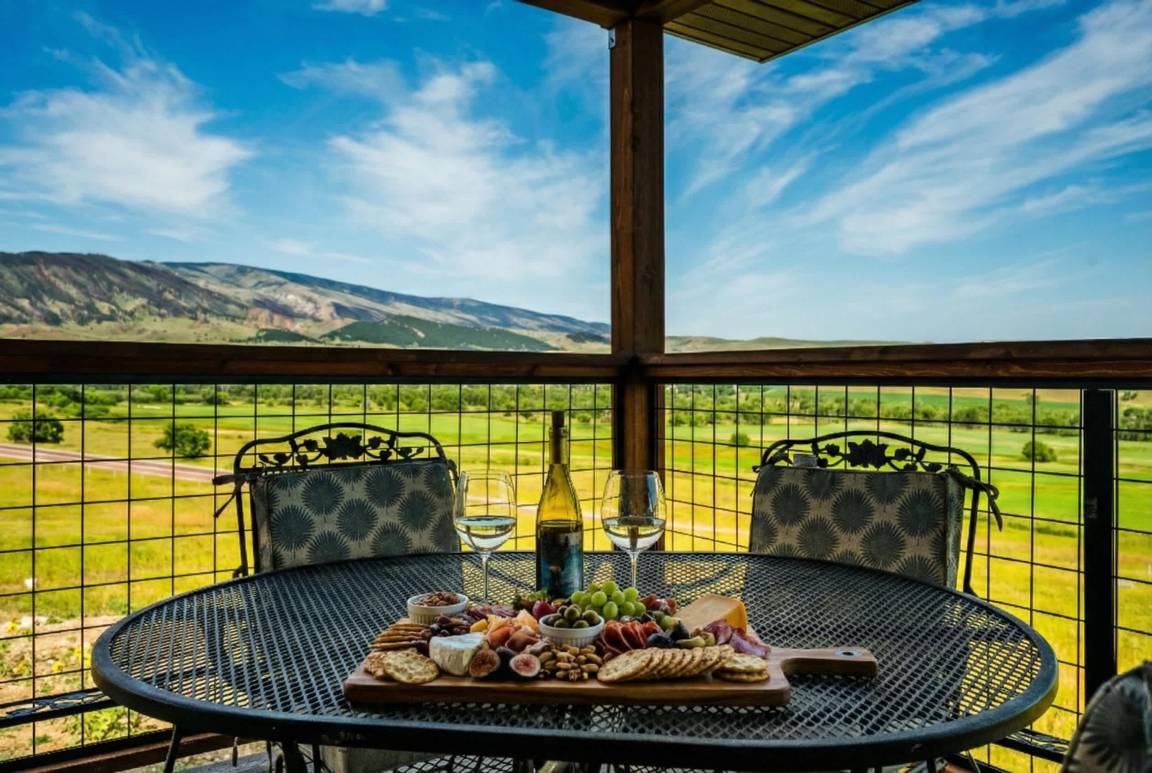 House ∙ 2 Bedrooms ∙ 11 Guests - Wyoming