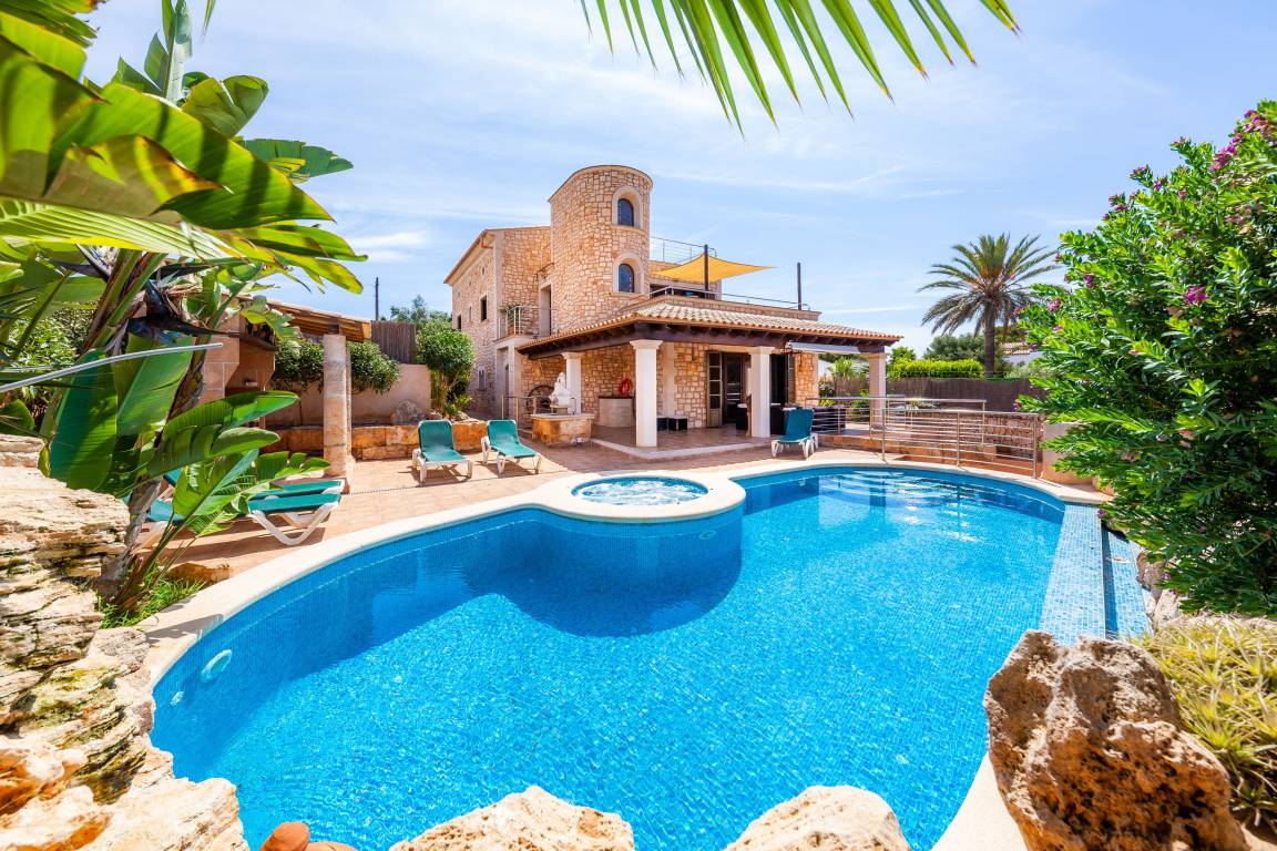 300 M² Villa ∙ 4 Bedrooms ∙ 8 Guests - Cala Santanyí