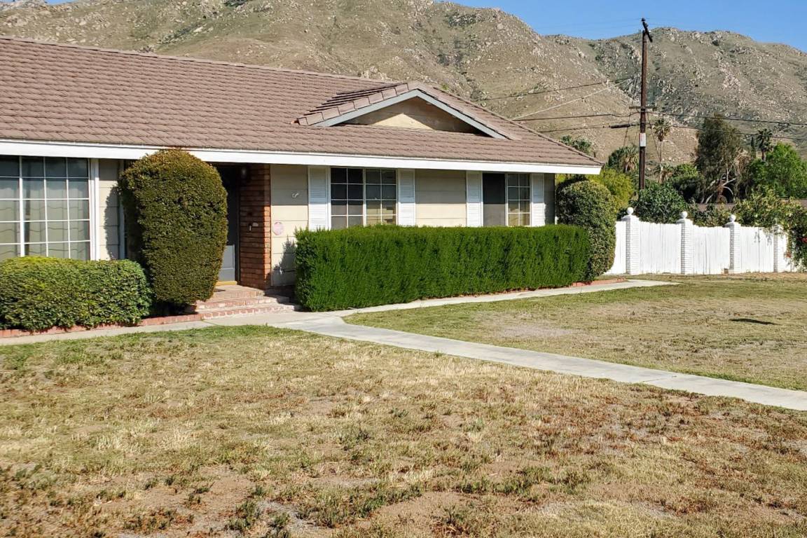 208 M² House ∙ 6 Bedrooms ∙ 10 Guests - Riverside, CA