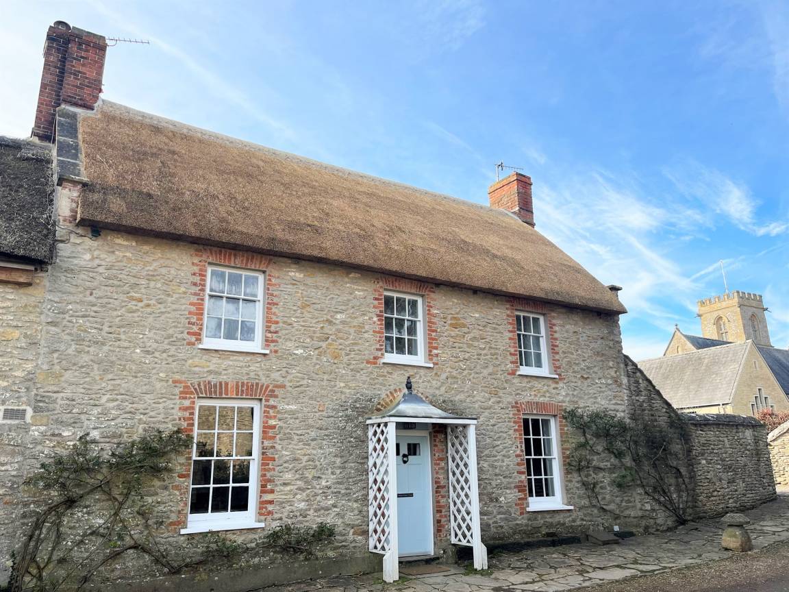 Cottage ∙ 3 Bedrooms ∙ 6 Guests - Burton Bradstock