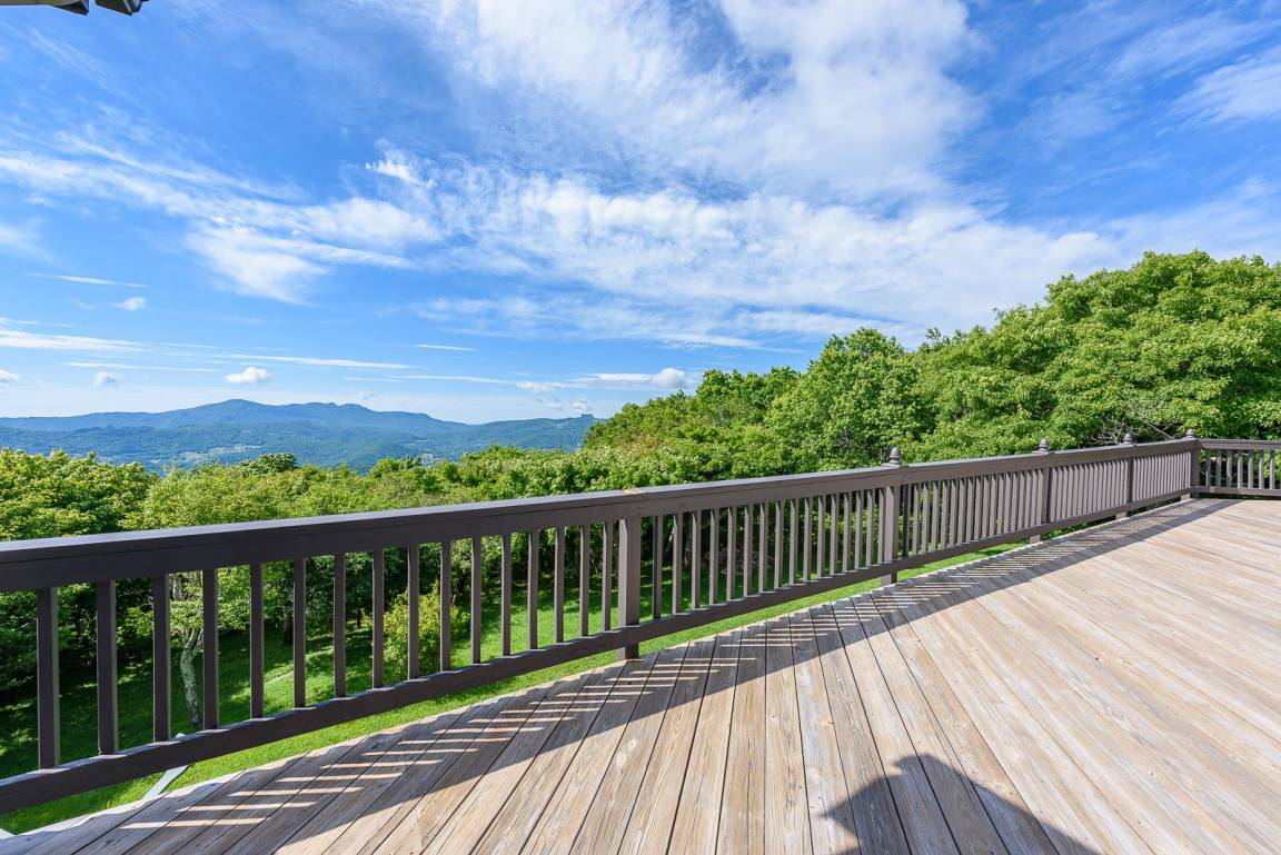340 M² Cabin ∙ 5 Bedrooms ∙ 12 Guests - Beech Mountain, NC