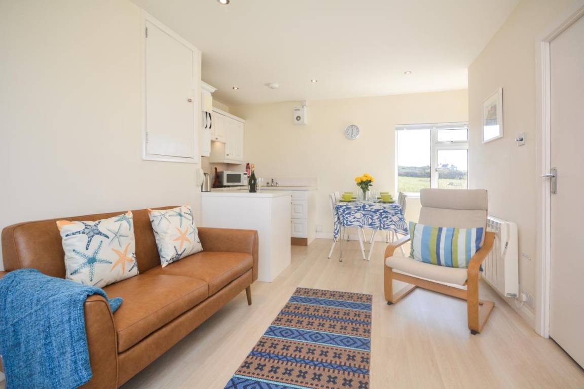 Apartment ∙ 2 Bedrooms ∙ 4 Guests - Constantine Bay