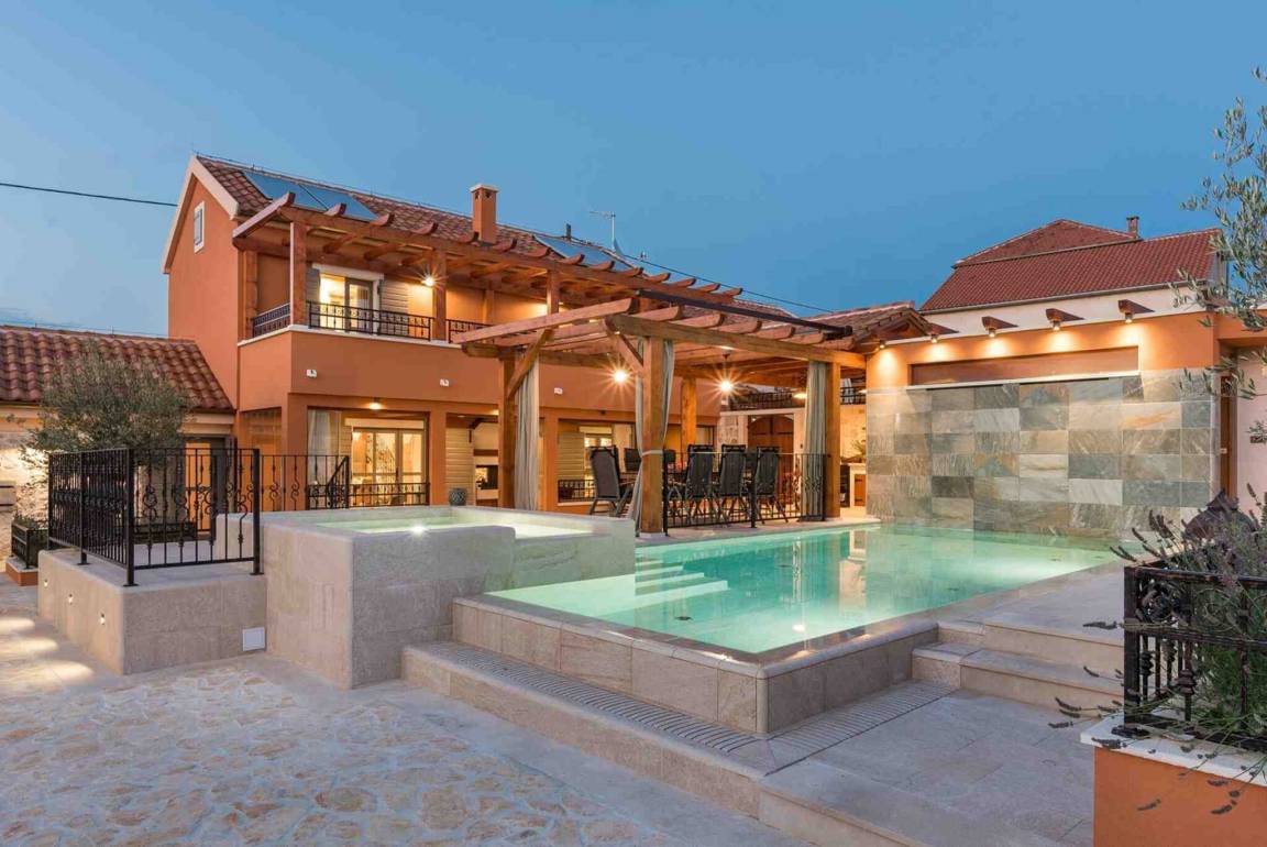 160 M² Villa ∙ 3 Schlafzimmer ∙ 6 Gäste - Šibenik