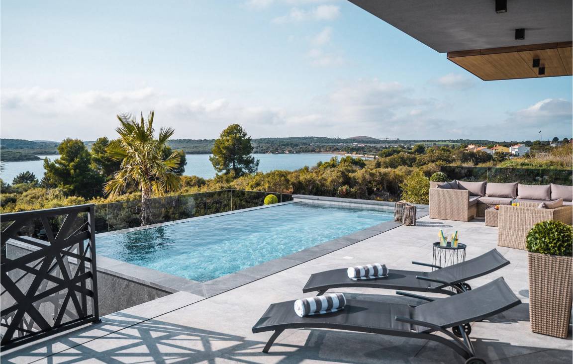 340 M² Huis ∙ 5 Slaapkamers ∙ 10 Gasten - Ližnjan