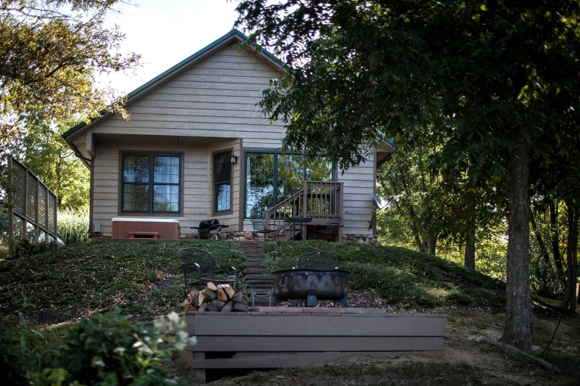 House ∙ 1 Bedroom ∙ 2 Guests - Carbondale, IL