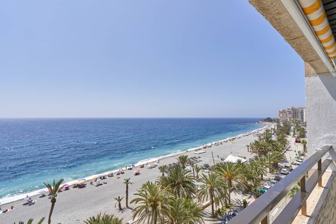 75 M² Apartamento ∙ 2 Habitaciones ∙ 6 Huéspedes - Almuñécar