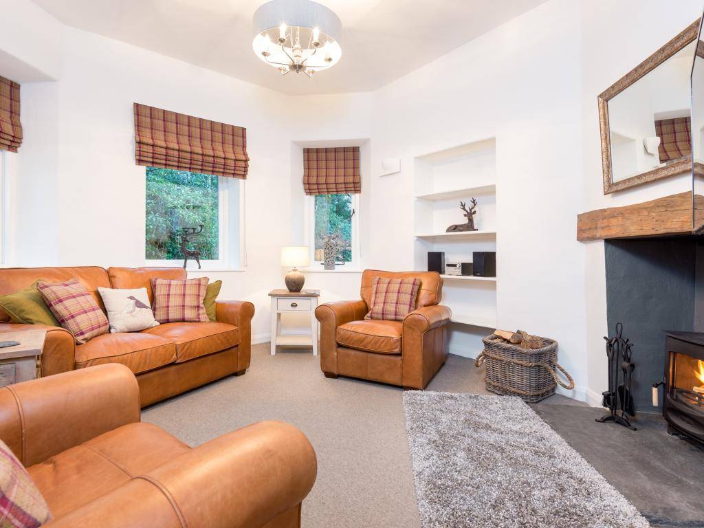 Cottage ∙ 2 Bedrooms ∙ 4 Guests - Bowness-on-Windermere