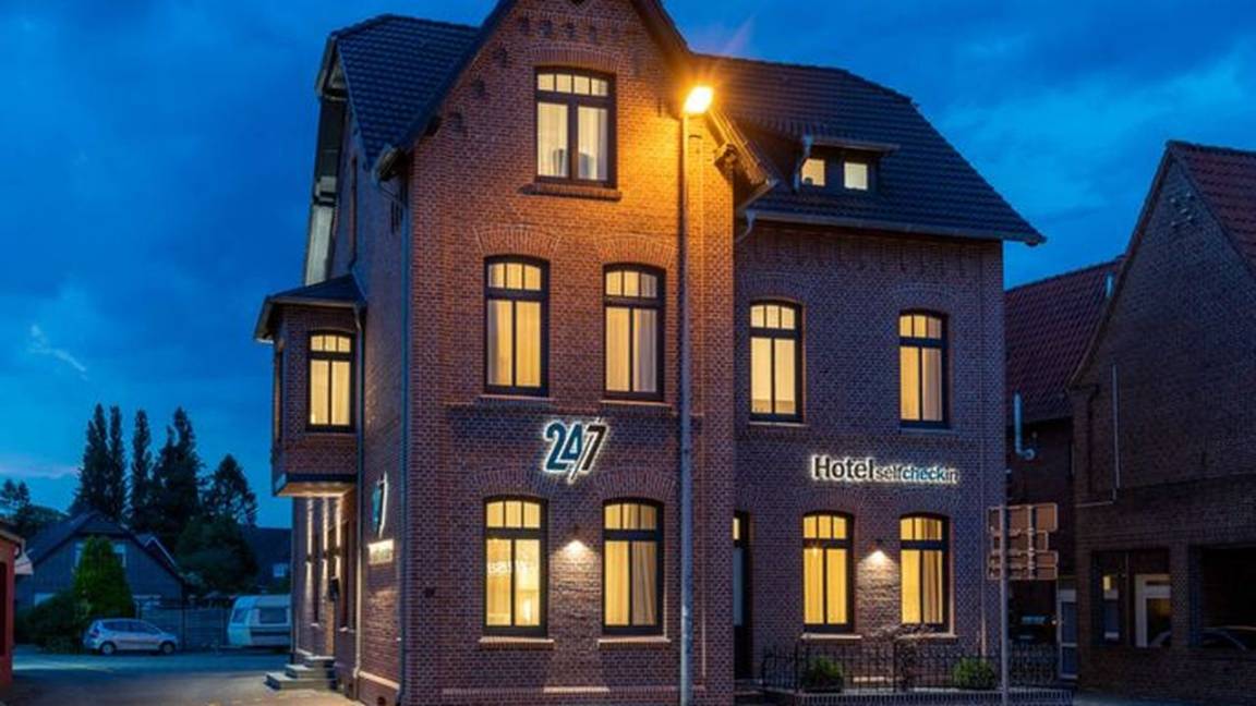 Hotel ∙ 1 Bedroom ∙ 1 Guest - Leer