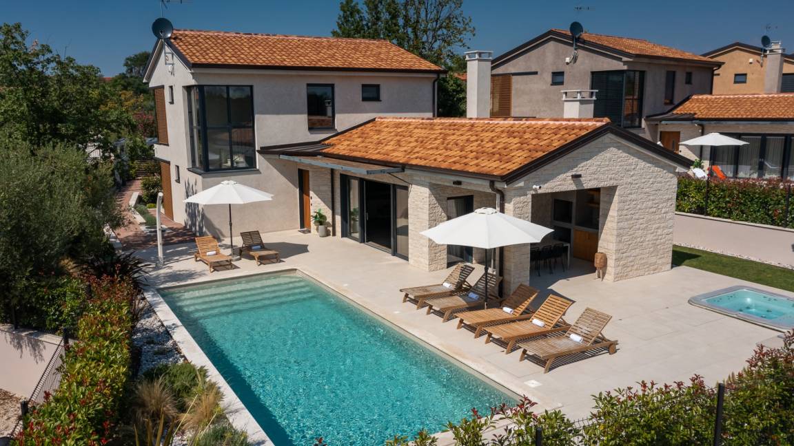 180 M² Villa ∙ 4 Habitaciones ∙ 8 Huéspedes - Funtana