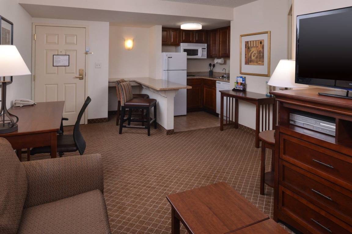 Condo ∙ 1 Bedroom ∙ 2 Guests - Avon, IN