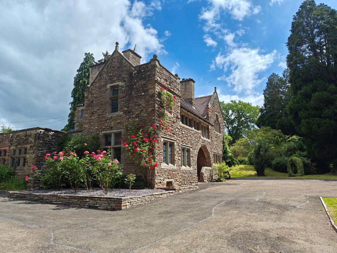 Cottage ∙ 5 Bedrooms ∙ 10 Guests - Monmouth