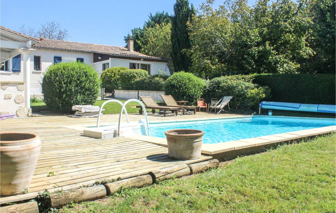 110 M² Maison De Vacances ∙ 3 Chambres ∙ 6 Personnes - Ibis Budget Perigueux Boulazac
