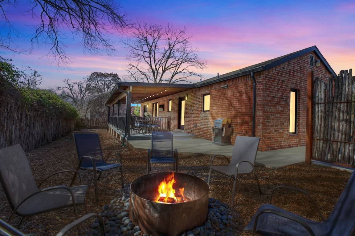 111 M² House ∙ 2 Bedrooms ∙ 6 Guests - Fredericksburg, TX