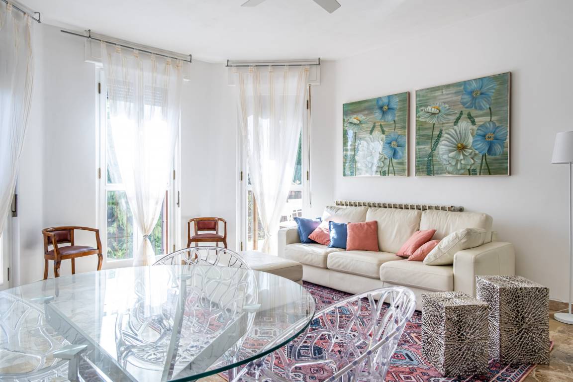 90 M² Apartment ∙ 2 Bedrooms ∙ 4 Guests - Gardone Riviera