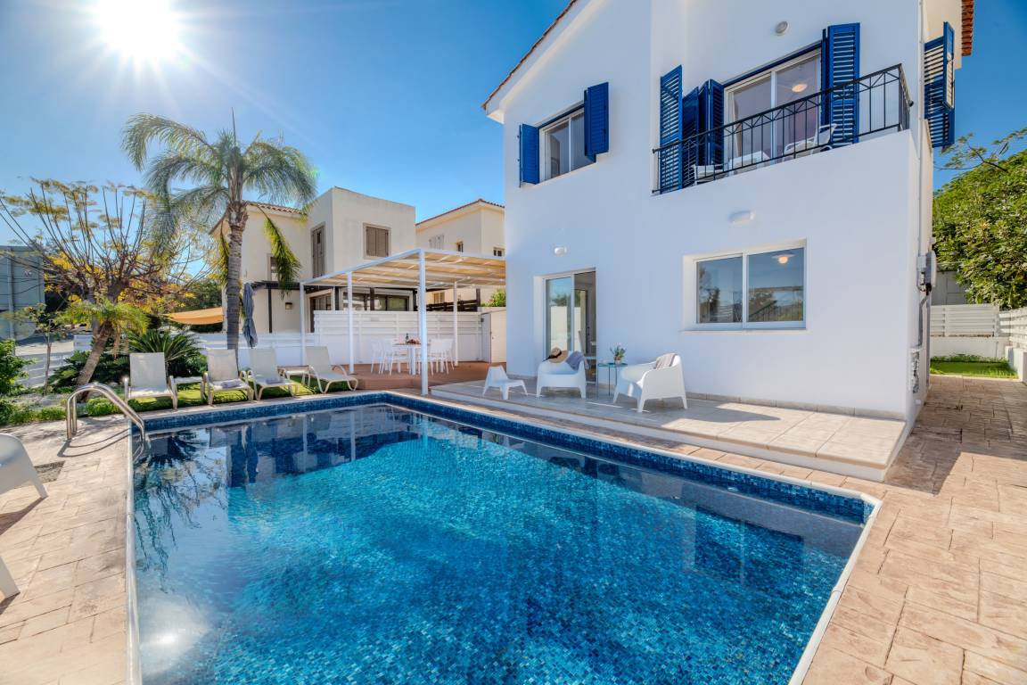 140 M² Villa ∙ 2 Bedrooms ∙ 4 Guests - Protaras
