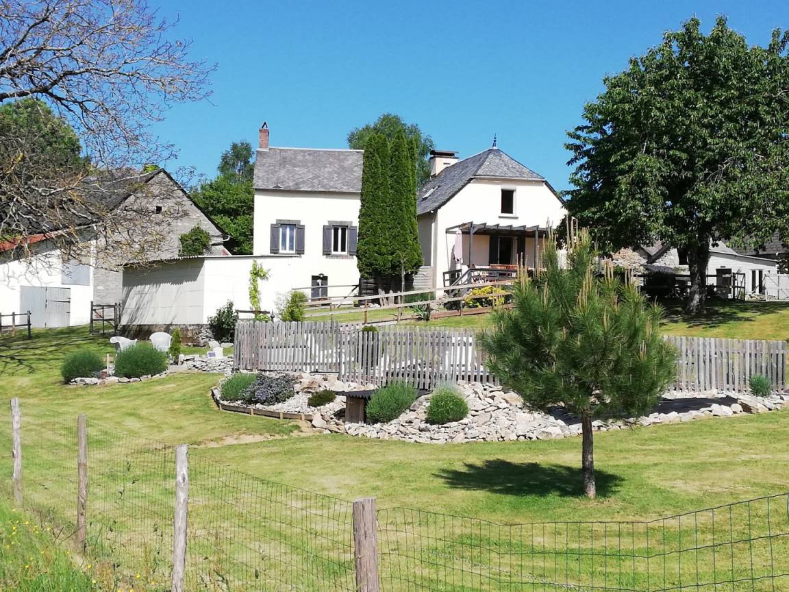 65 M² Gîte ∙ 2 Chambres ∙ 4 Personnes - Sainte-Fortunade