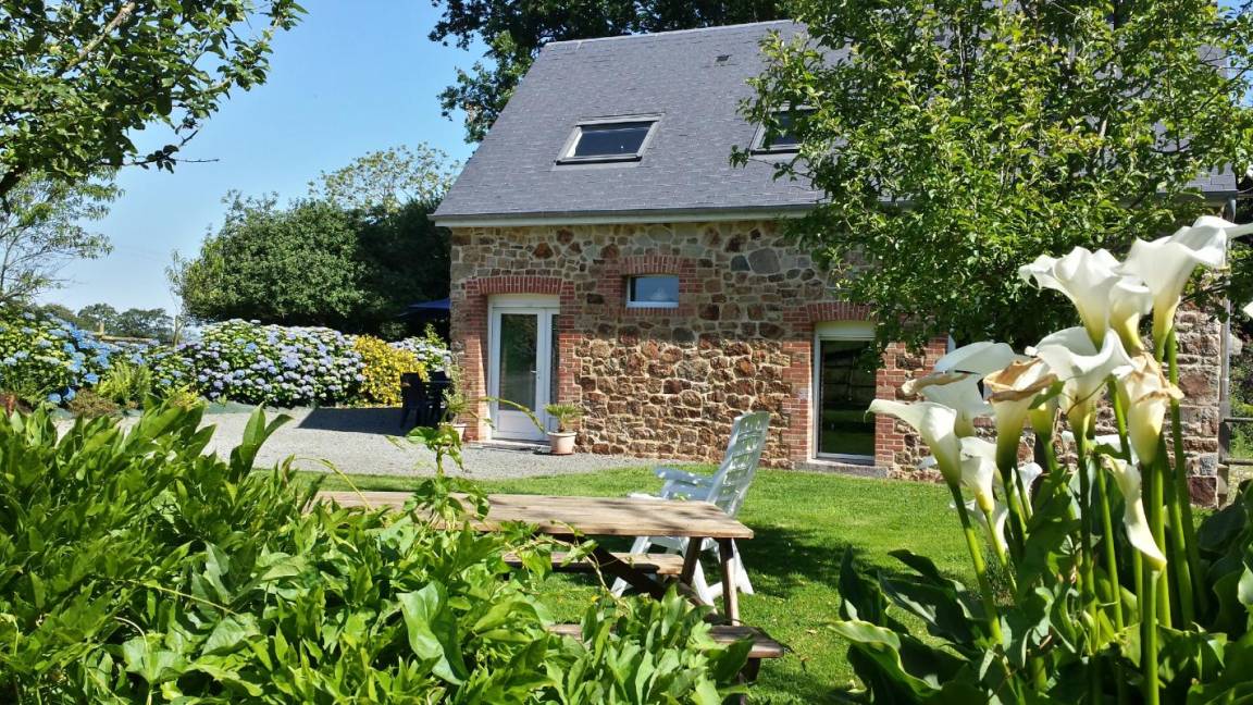 75 M² Gîte ∙ 2 Chambres ∙ 4 Personnes - Villedieu-les-Poêles-Rouffigny