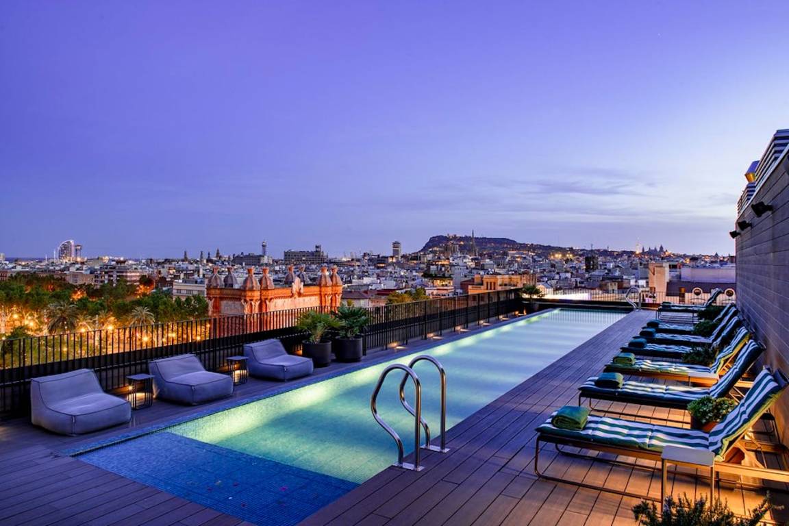 90 M² Apartamento ∙ 2 Habitaciones ∙ 4 Huéspedes - Badalona