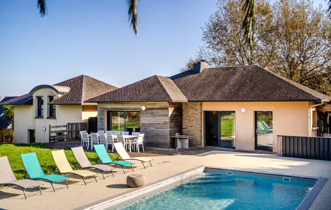 220 M² House ∙ 8 Bedrooms ∙ 15 Guests - Brest