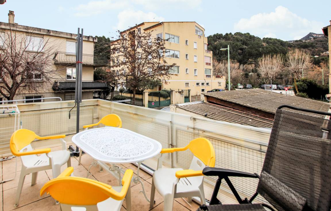 70 M² Appartement ∙ 2 Slaapkamers ∙ 4 Gasten - Nyons